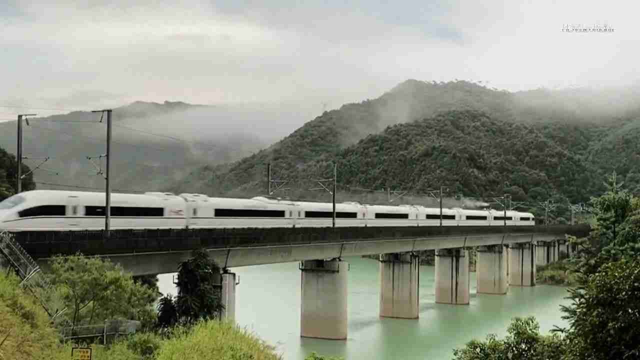 Bullet train running like you've never seen it before | KIVIAC